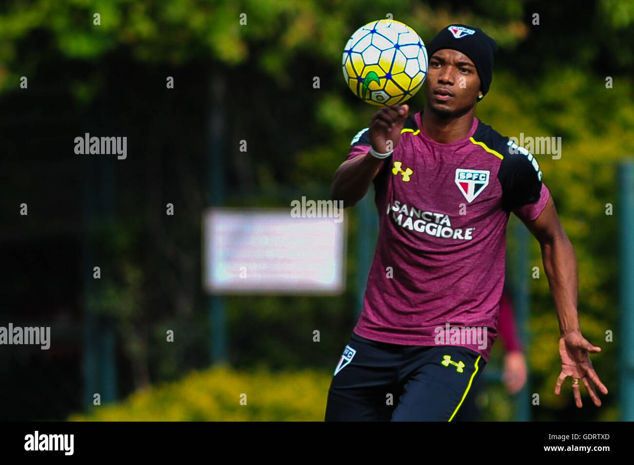 Thiago Mendes during training the S?o Paulo Football Club, held at CCT ...