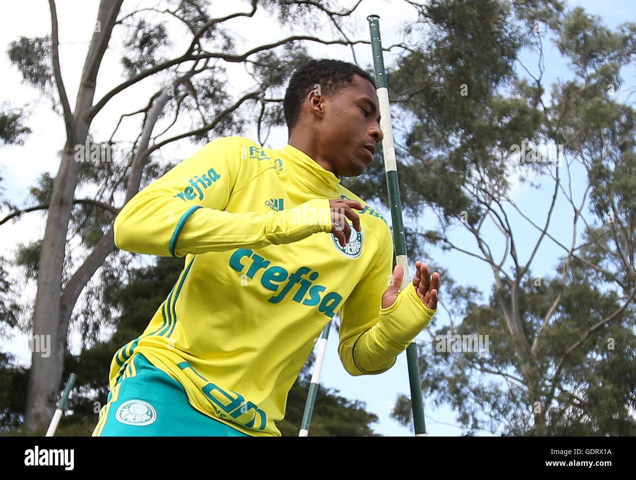 The player Matheus Sales of SE Palmeiras, during training, the Football ...