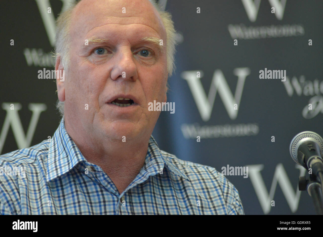 Author peter robinson hi-res stock photography and images - Alamy