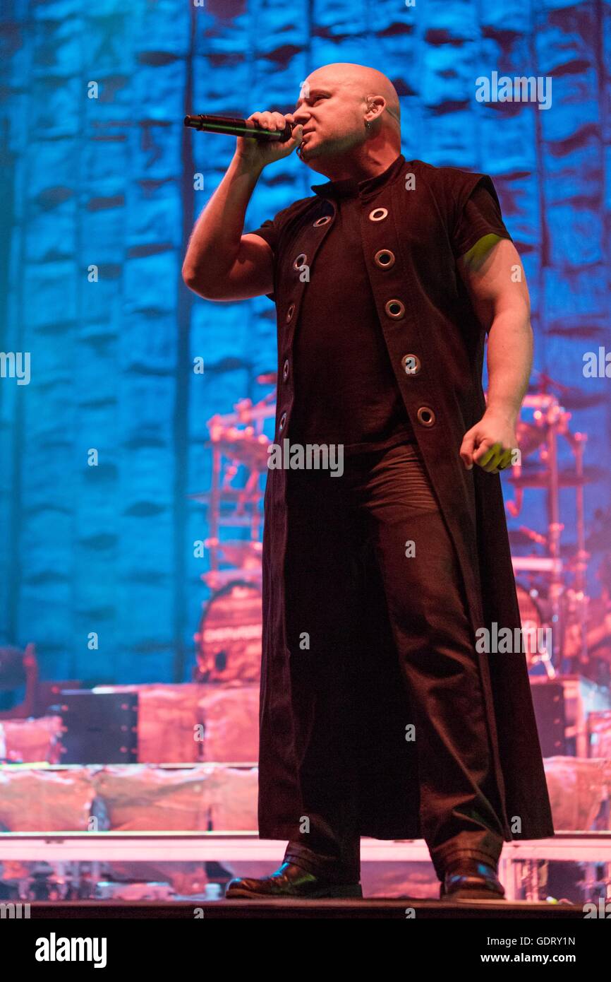 Chicago, Illinois, USA. 16th July, 2016. Singer DAVID DRAIMAN of ...
