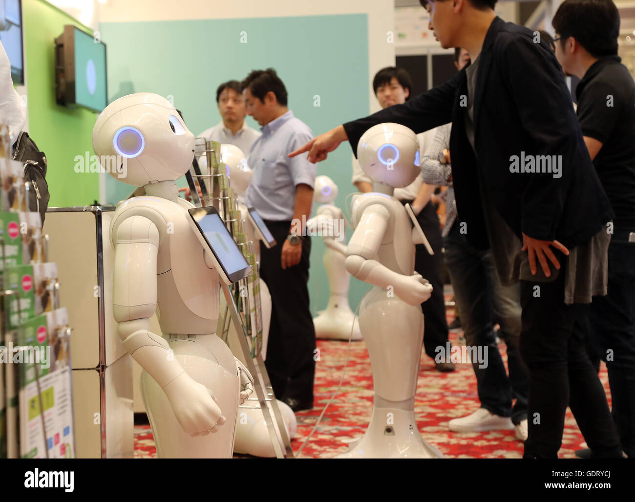 Tokyo, Japan. 20th July, 2016. Softbank's humanoid robot Peppers are ...