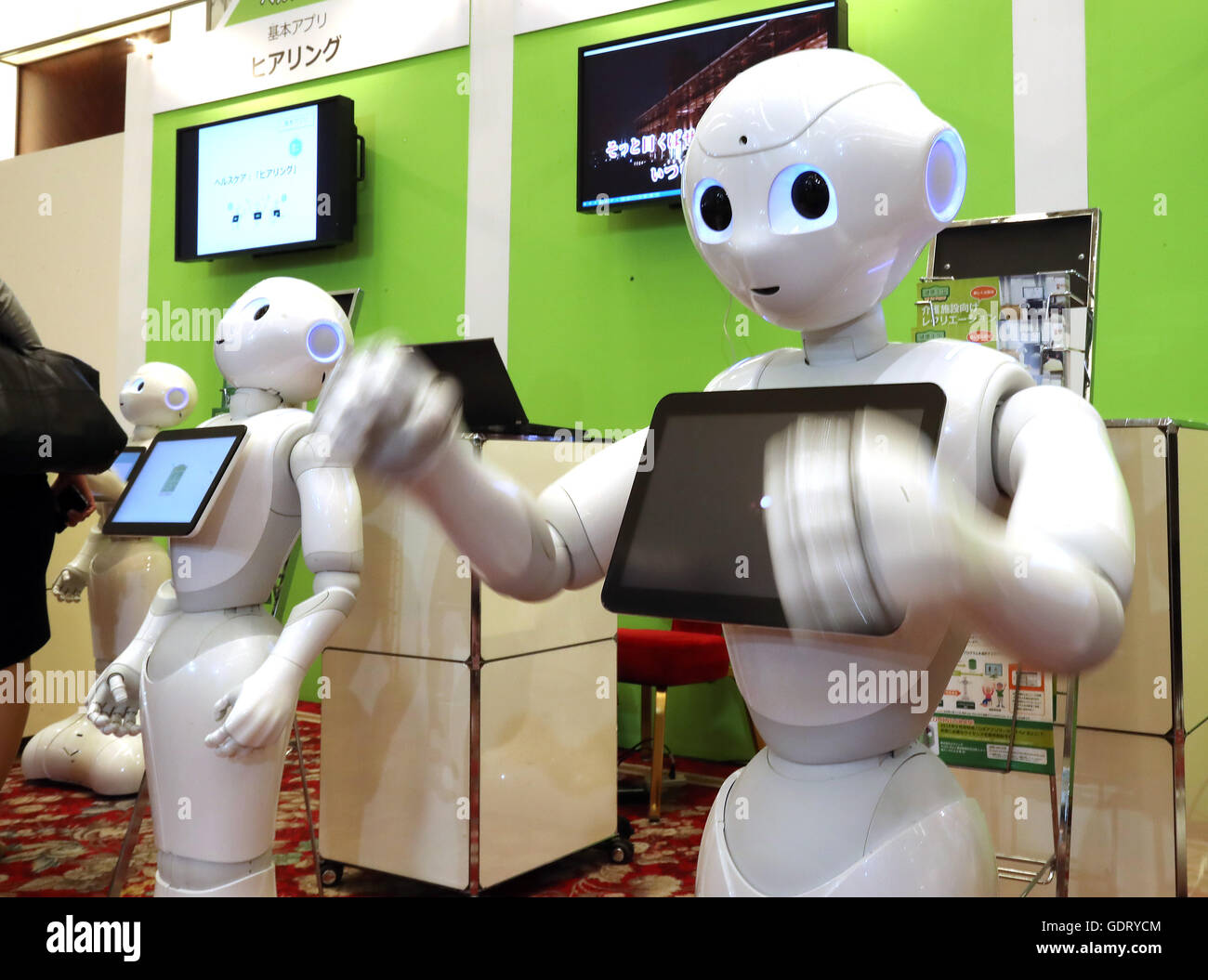 Tokyo, Japan. 20th July, 2016. Softbank's humanoid robot Peppers are ...