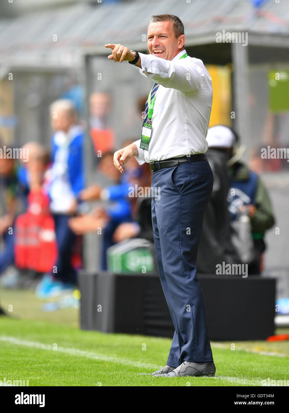 England under 21 coach hi-res stock photography and images - Alamy