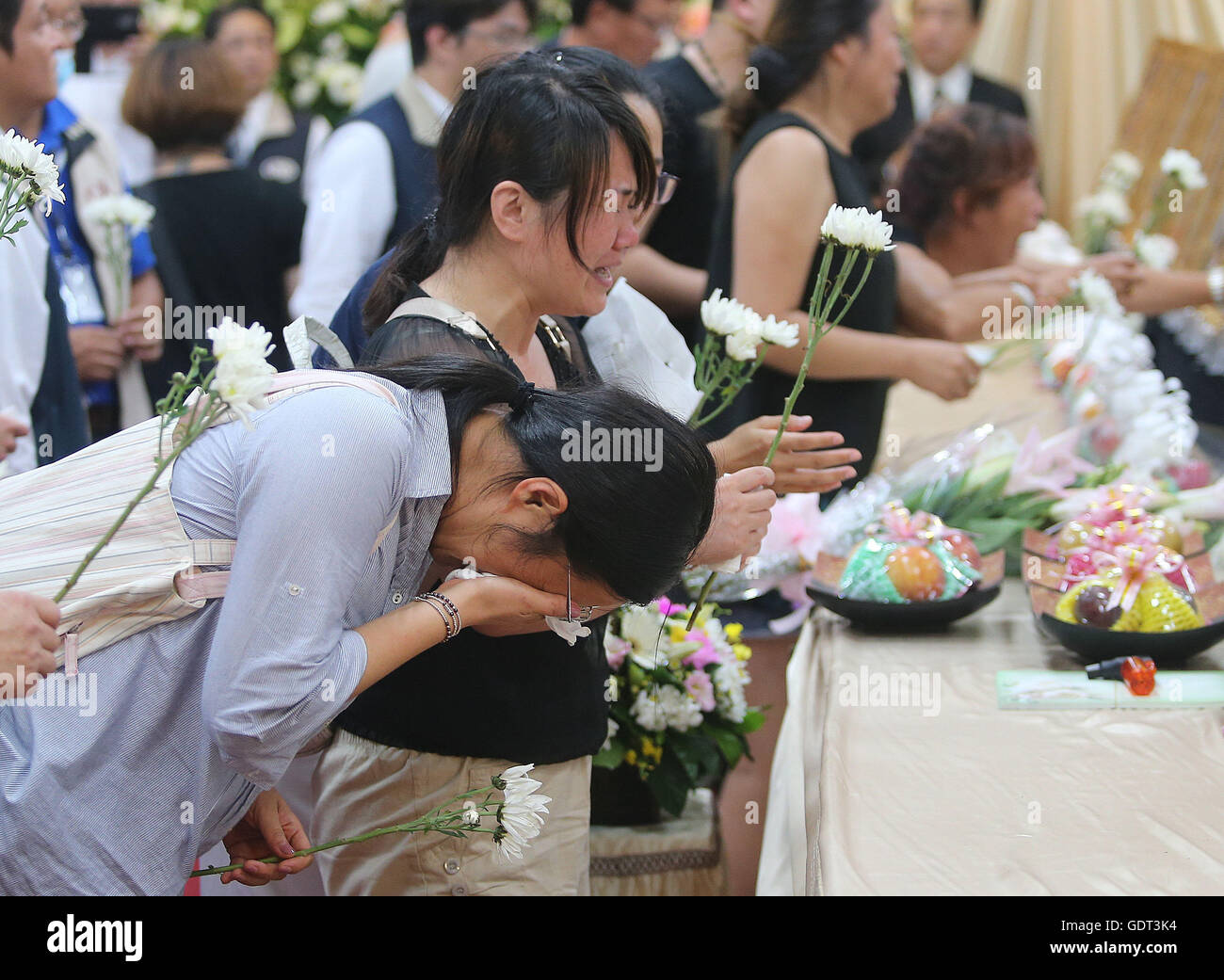 Taoyuan, China's Taiwan. 21st July, 2016. Families mourn in front of ...
