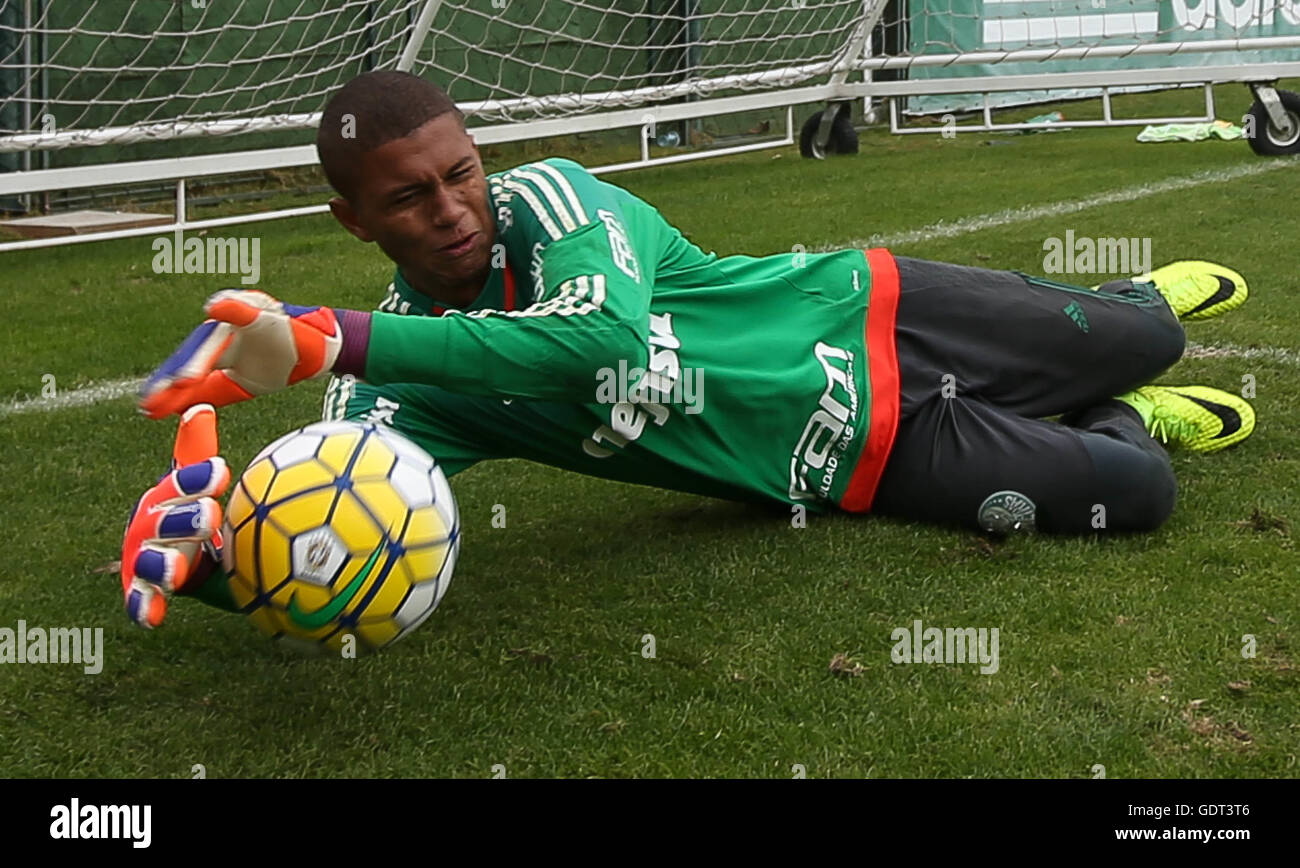 Goalkeeper anderson hi-res stock photography and images - Alamy