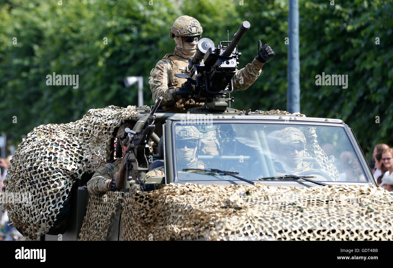 Brussels, Belgium. 21st July, 2016. Belgian Special Forces soldiers ...