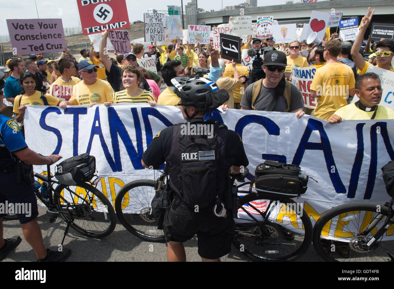 Cleveland, Ohio, USA. 21st July, 2016. Police block protesters from ...