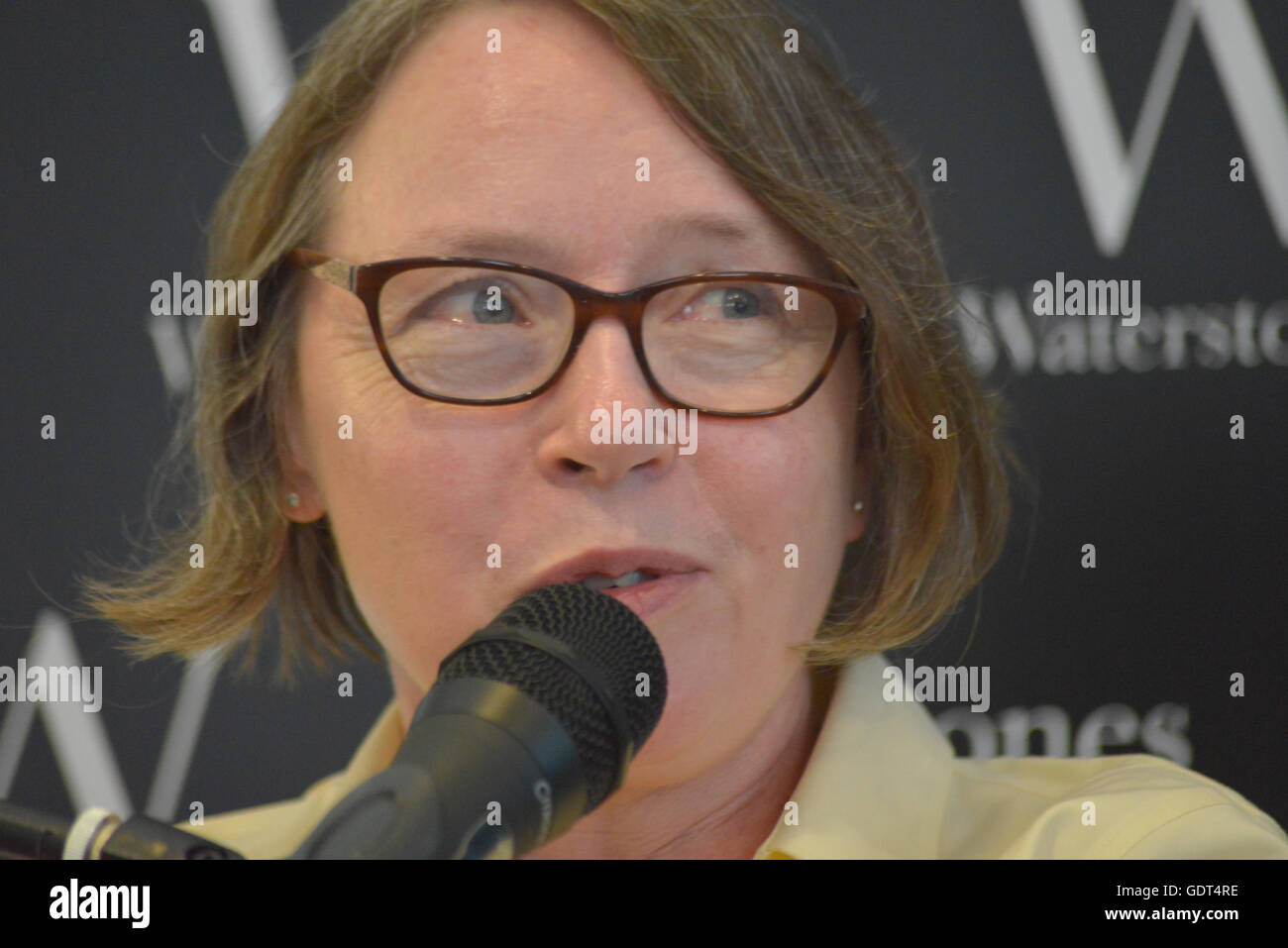 Shari lapena author hi-res stock photography and images - Alamy