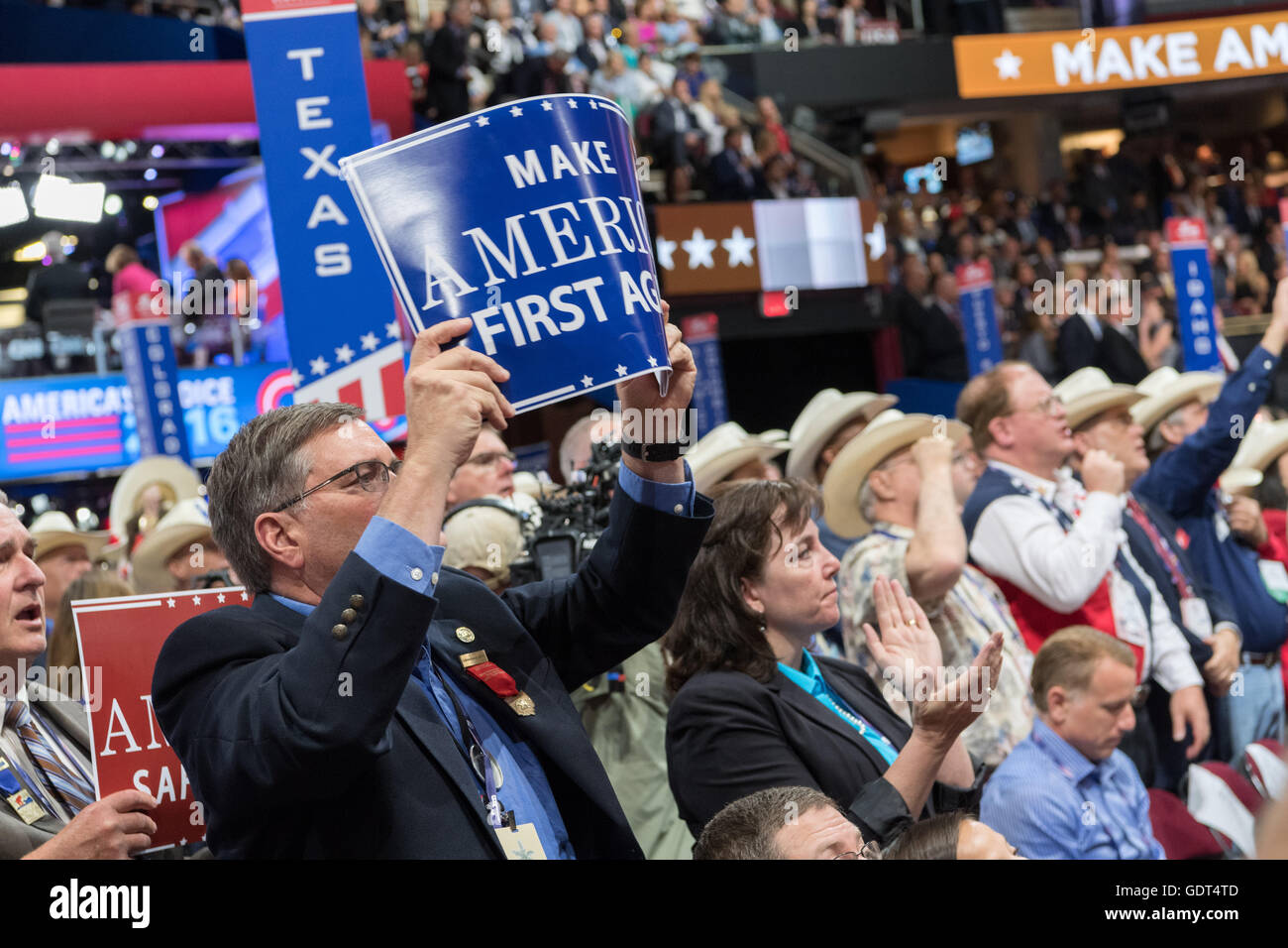 GOP delegates shout down Senator Ted Cruz during his address during the ...