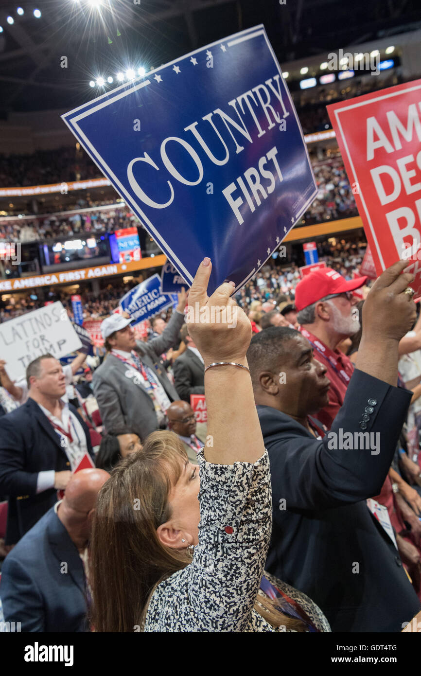 Jeering crowd hi-res stock photography and images - Alamy