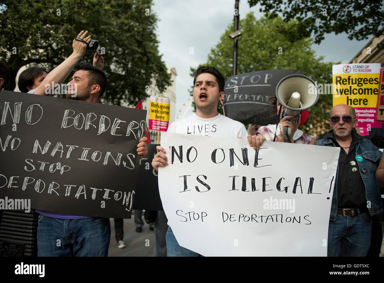 Stop deportations no borders hi-res stock photography and images - Alamy