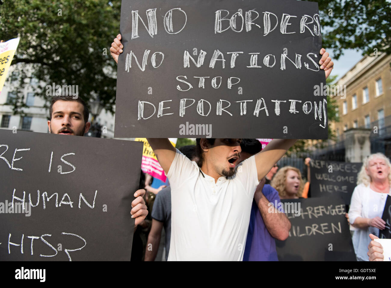 War zones hi-res stock photography and images - Alamy