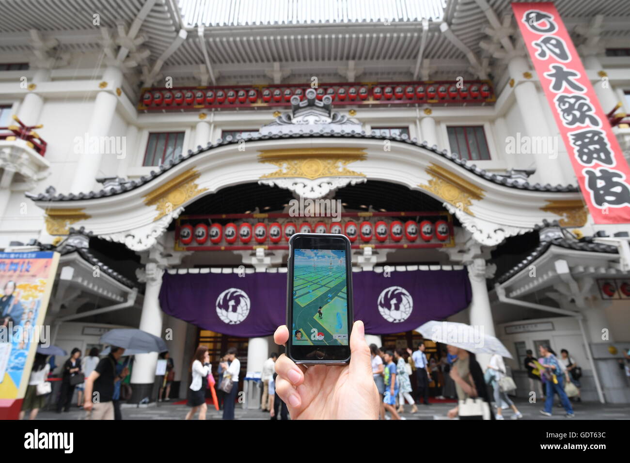Tokyo, Japan. 22nd July, 2016. Fans try out Pokemon Go in Tokyo's Ginza ...