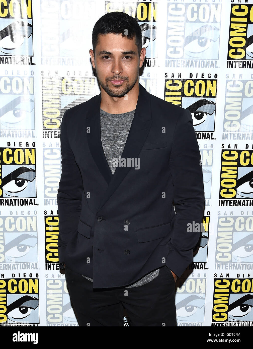 Wilmer valderrama arrives hi-res stock photography and images - Alamy