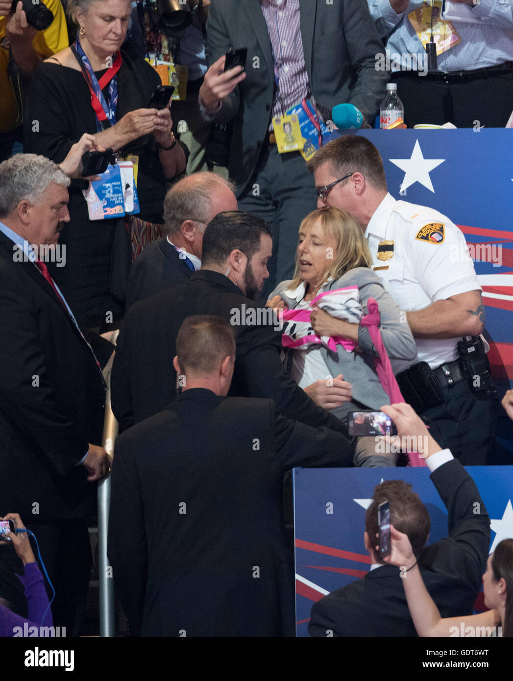 Code pink protest hi-res stock photography and images - Alamy