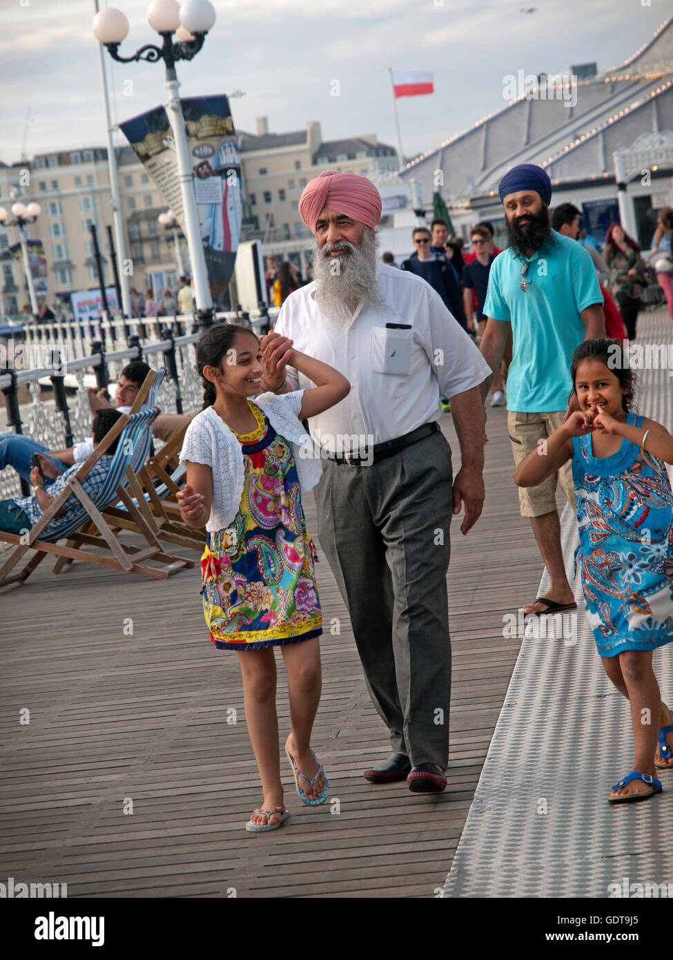 Sikh family hi-res stock photography and images - Alamy