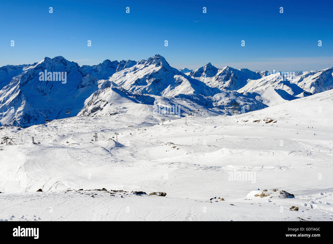 ski slopes and lifts, ski resort "Les Deux Alpes", Alps, France Stock ...