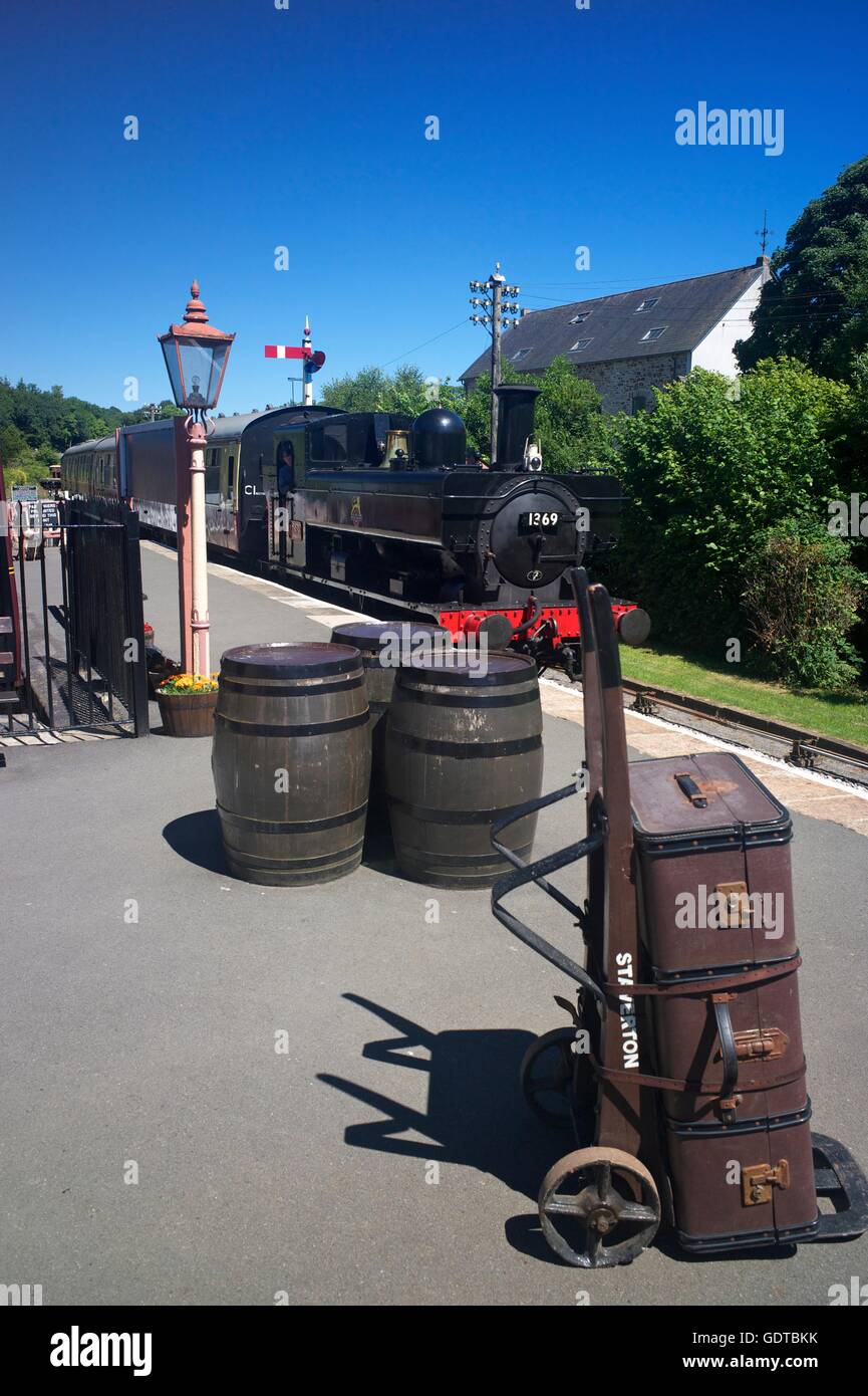 Staverton station on south devon hi-res stock photography and images ...