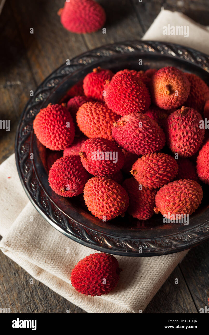 Bunch of ripe lychees fruits hi-res stock photography and images - Alamy