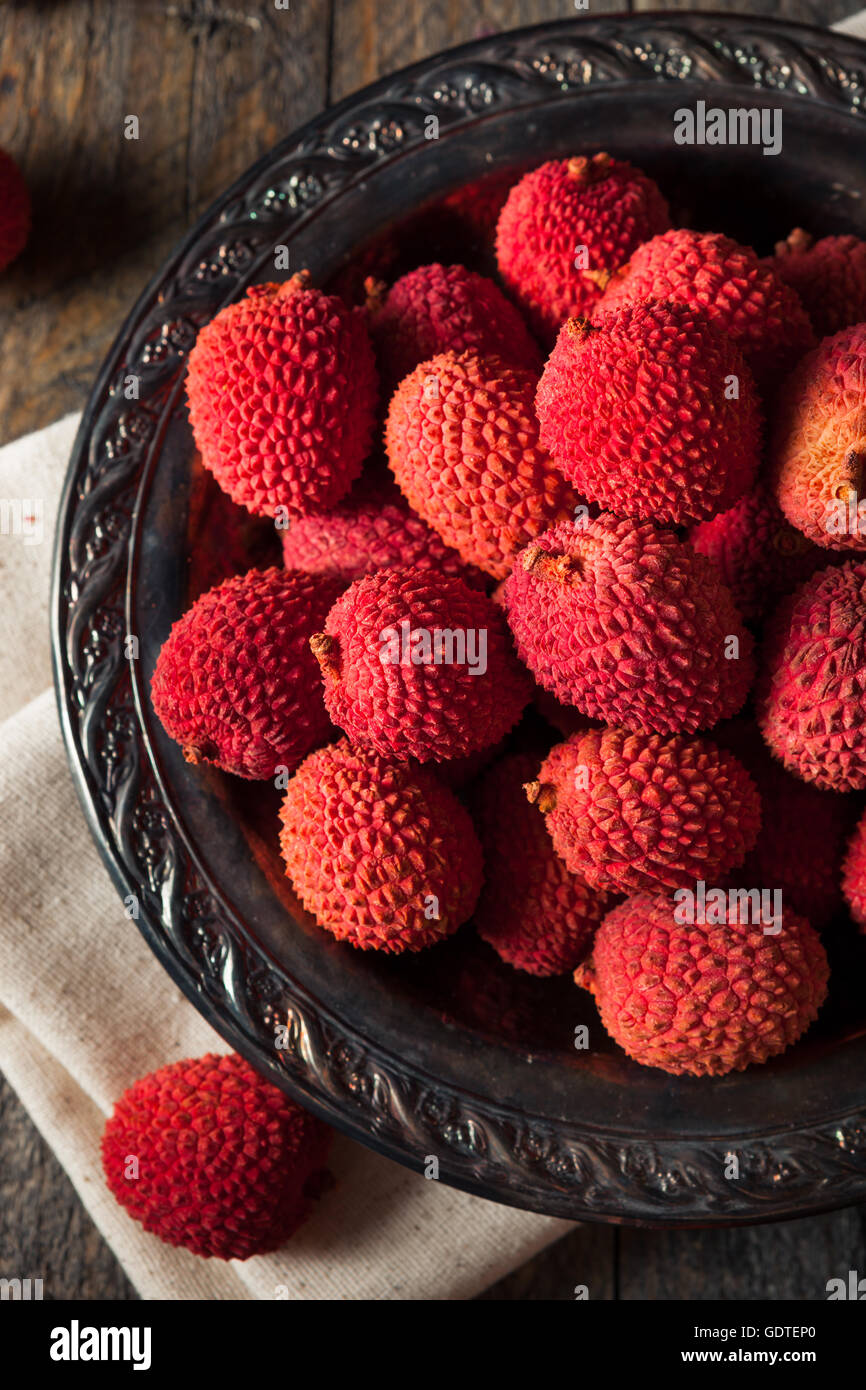 Bunch of ripe lychees fruits hi-res stock photography and images - Alamy