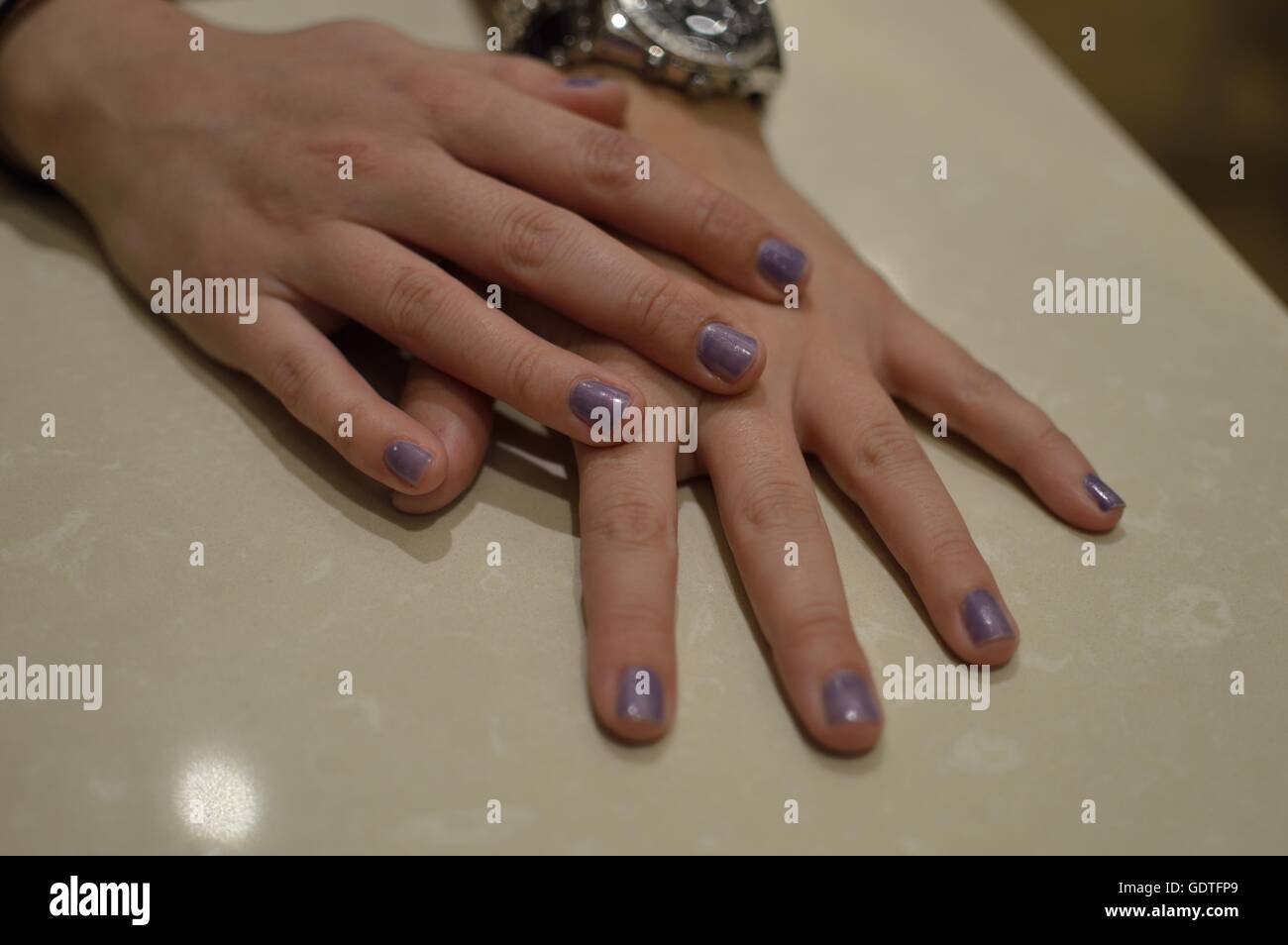 Female hand purple manicure hi-res stock photography and images - Alamy