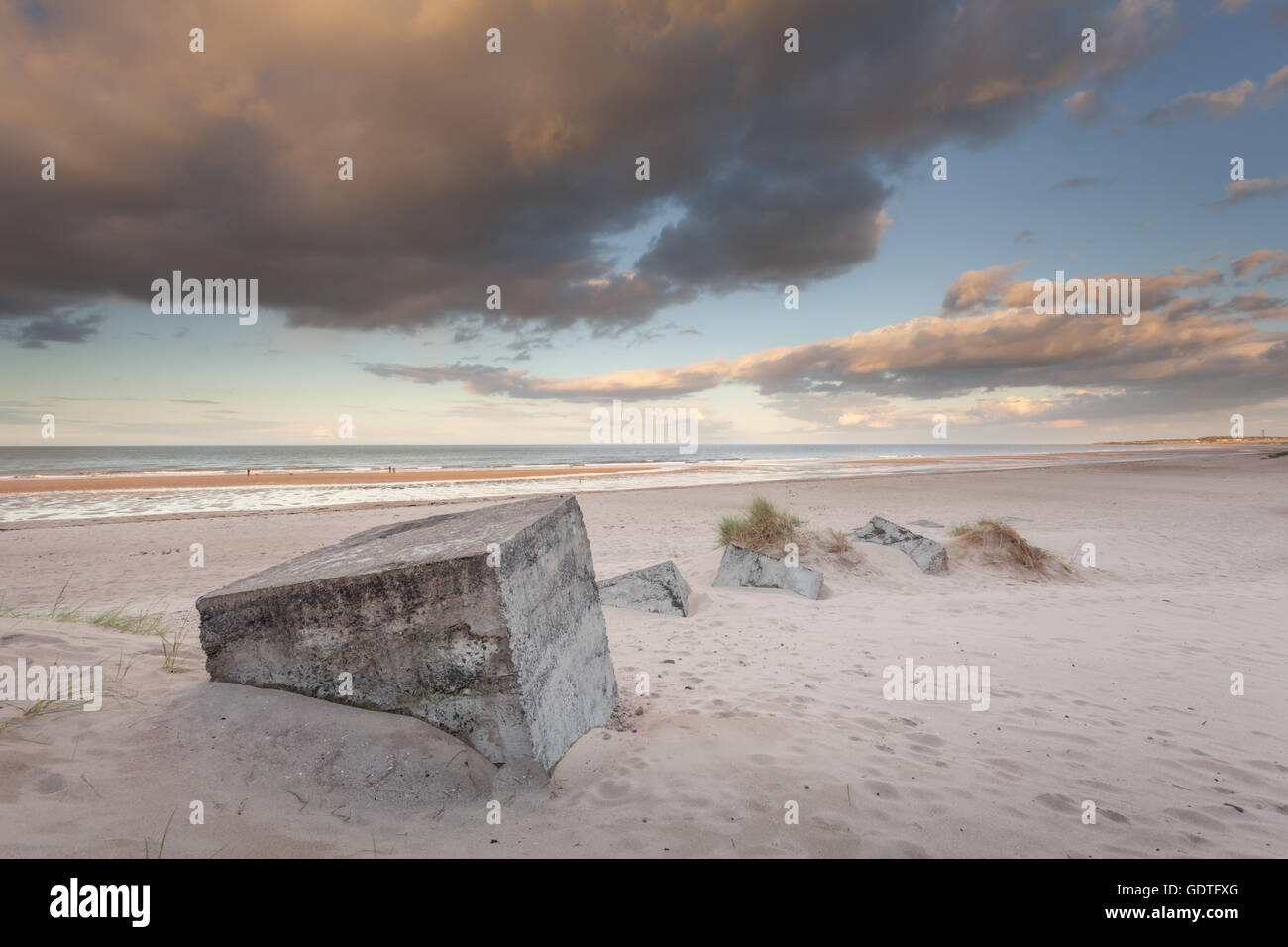 Half buried half buried sand hi-res stock photography and images - Alamy
