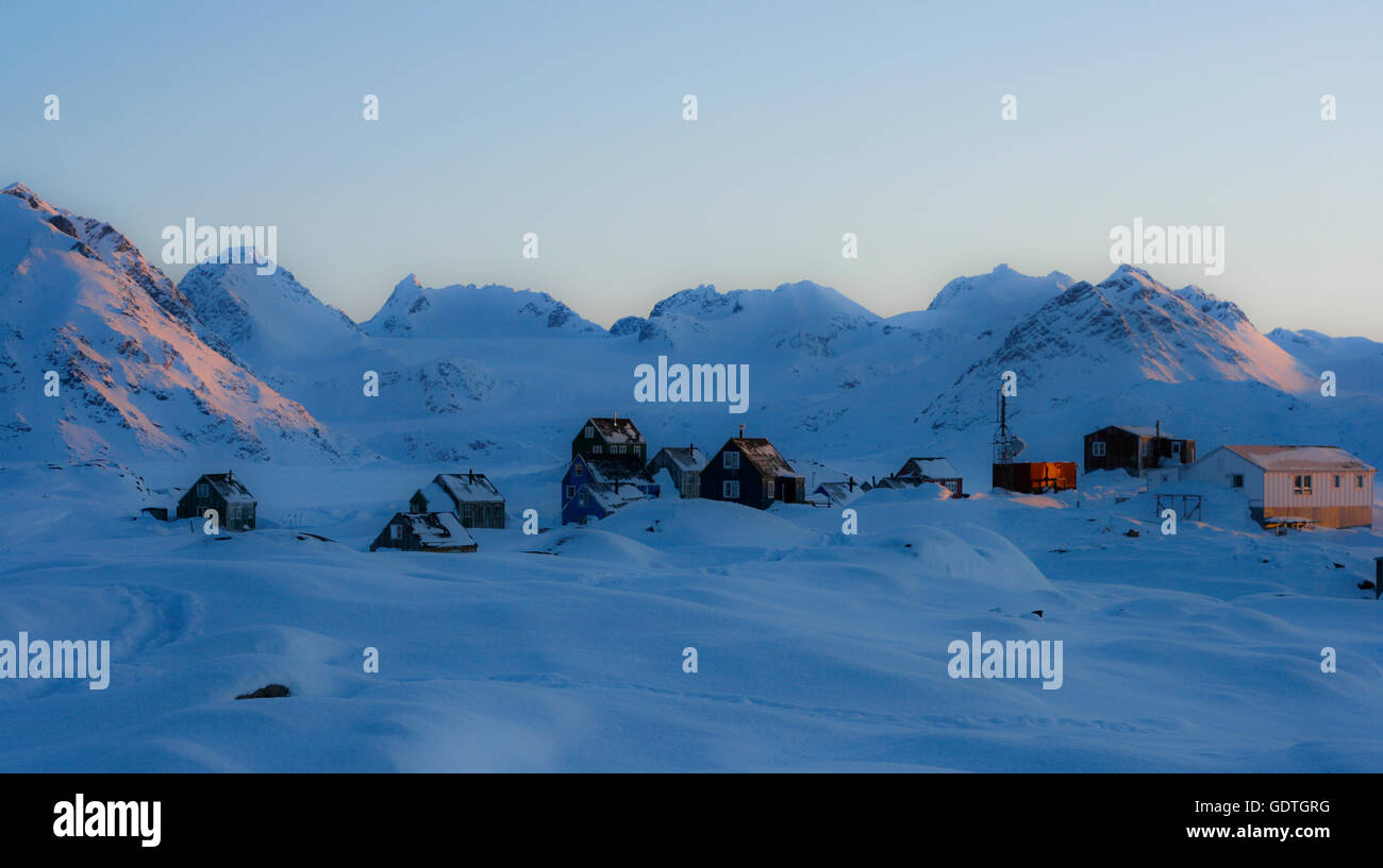 Inuit Family High Resolution Stock Photography and Images - Alamy