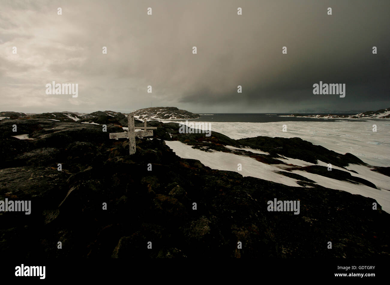 Kulusuk cemetery hi-res stock photography and images - Alamy