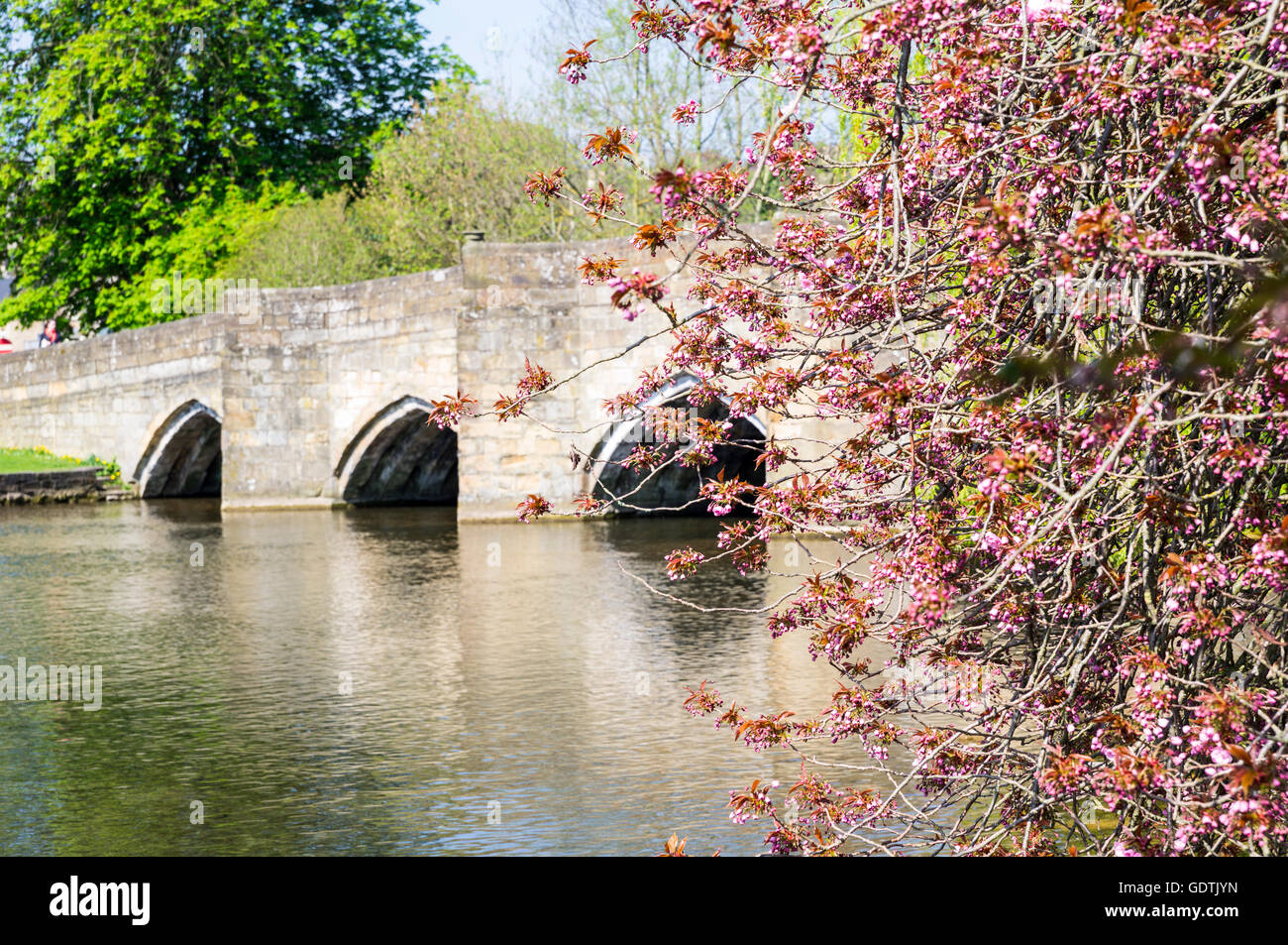 A visit to Bakewell in derbyshire Stone buildings traditional Britain ...