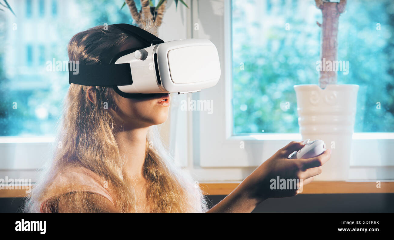 VR virtual reality headset Stock Photo - Alamy