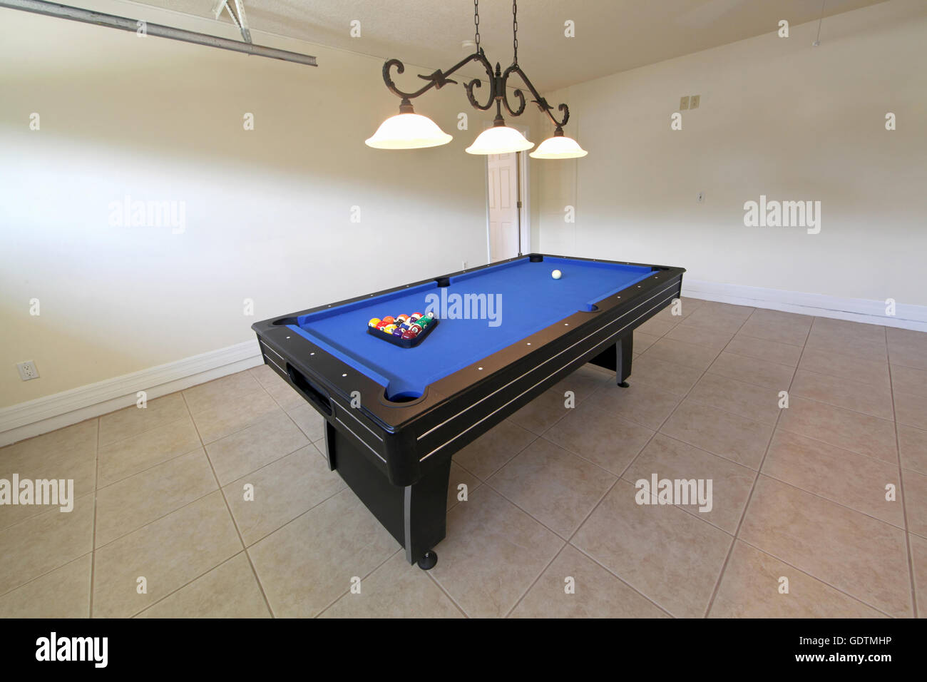 Pool table hi-res stock photography and images - Alamy