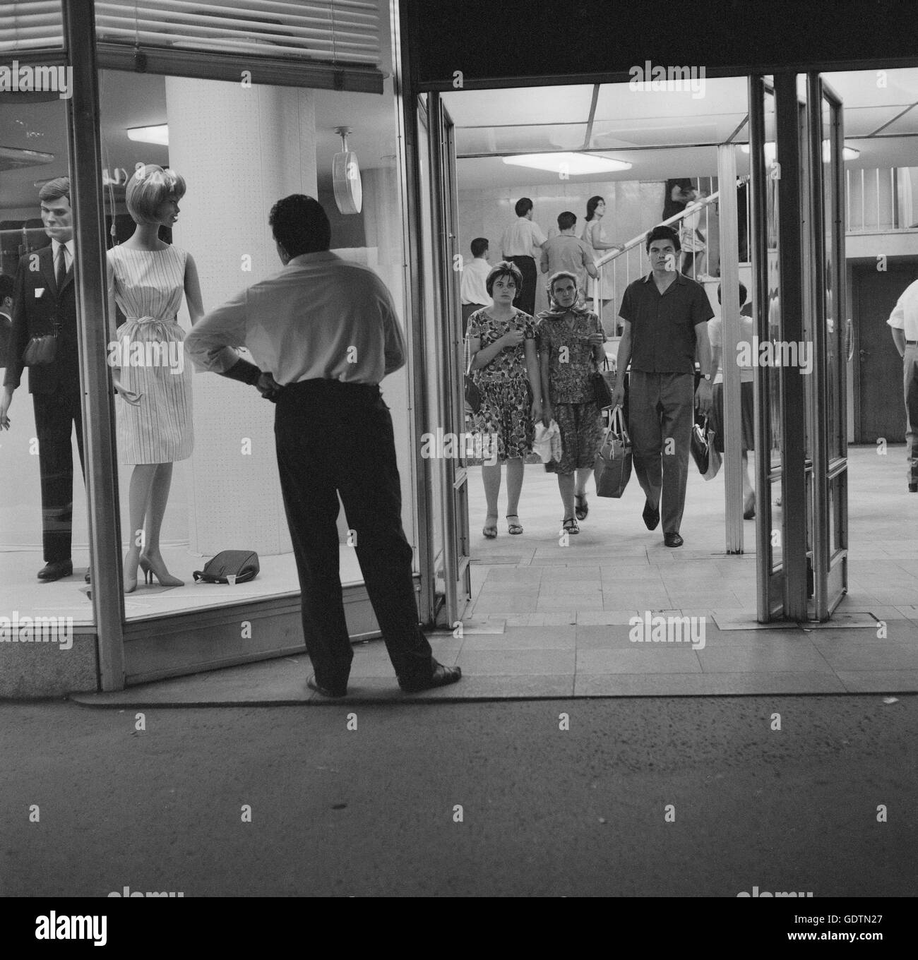 1960s shop hi-res stock photography and images - Alamy