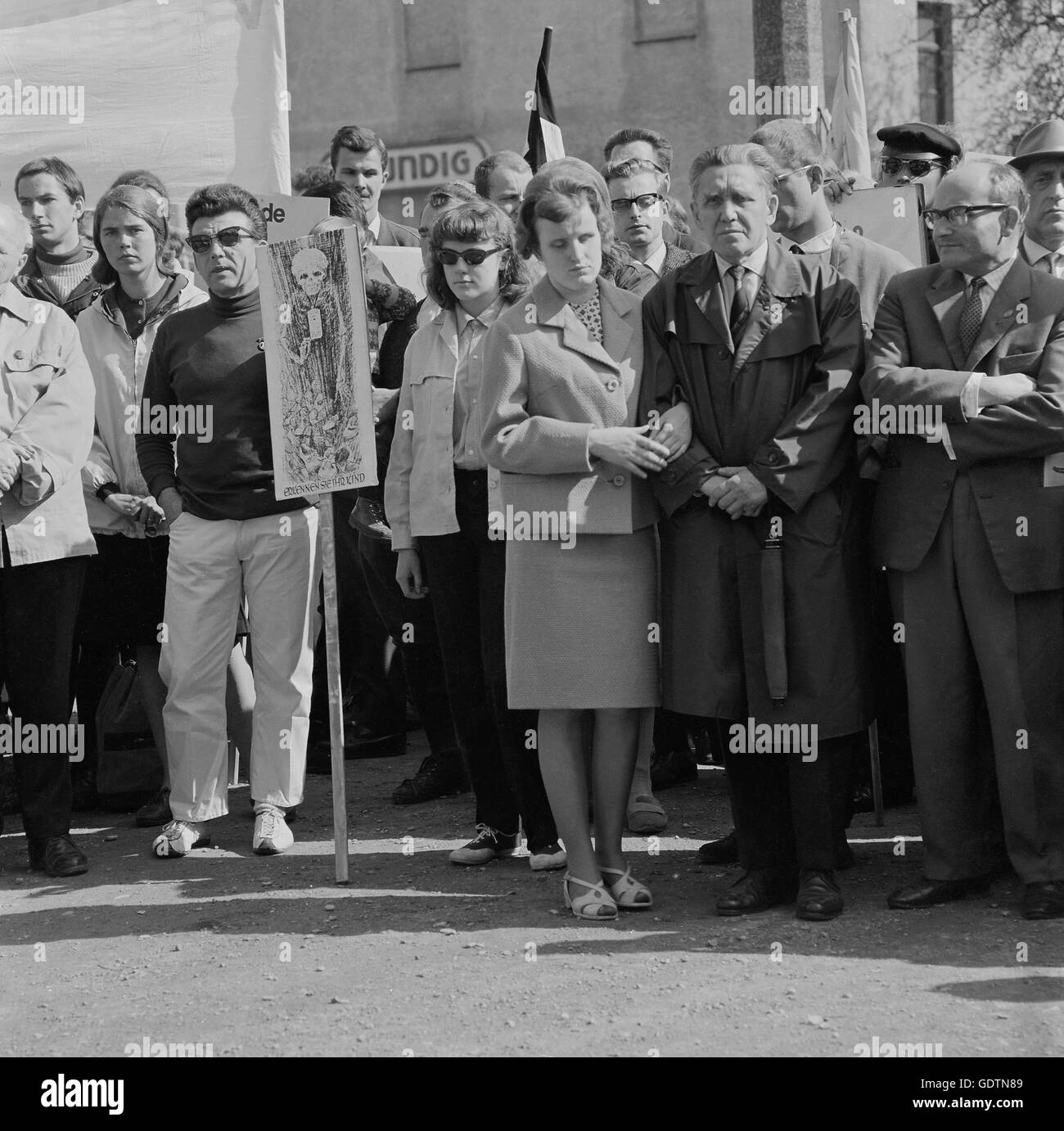 Protesters peace demonstration in Black and White Stock Photos & Images ...
