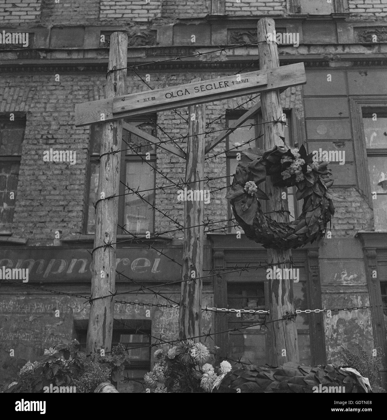 1964 berlin wall hi-res stock photography and images - Alamy