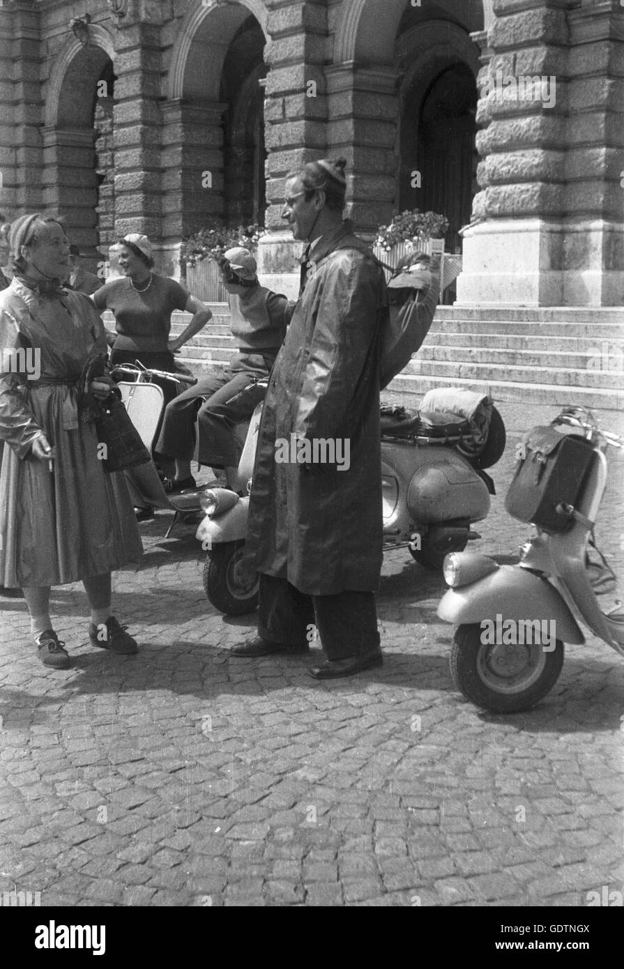Vespa scooterists talk Stock Photo - Alamy
