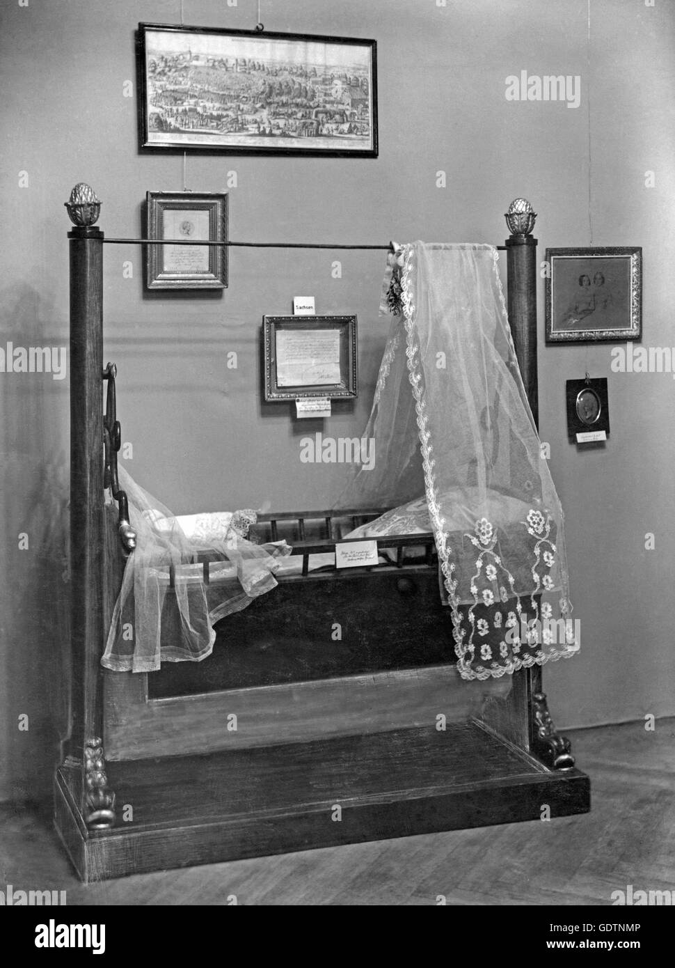 Cradle from 1819 Stock Photo - Alamy