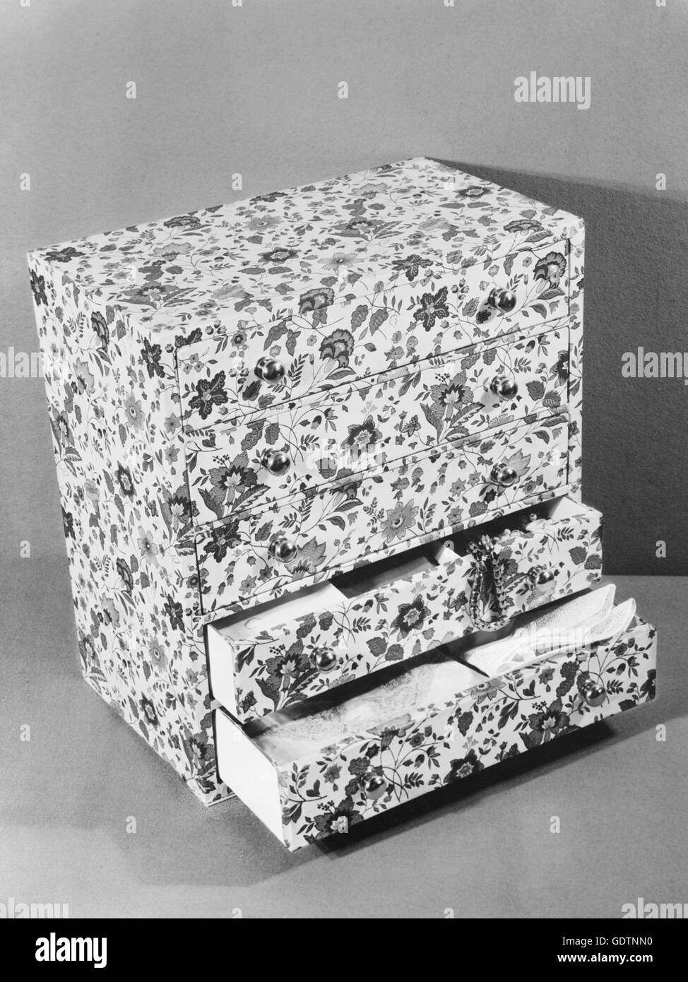 Historic linen Black and White Stock Photos & Images - Alamy