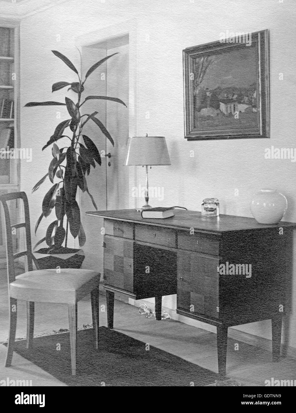 Desk lamp historic hi-res stock photography and images - Alamy