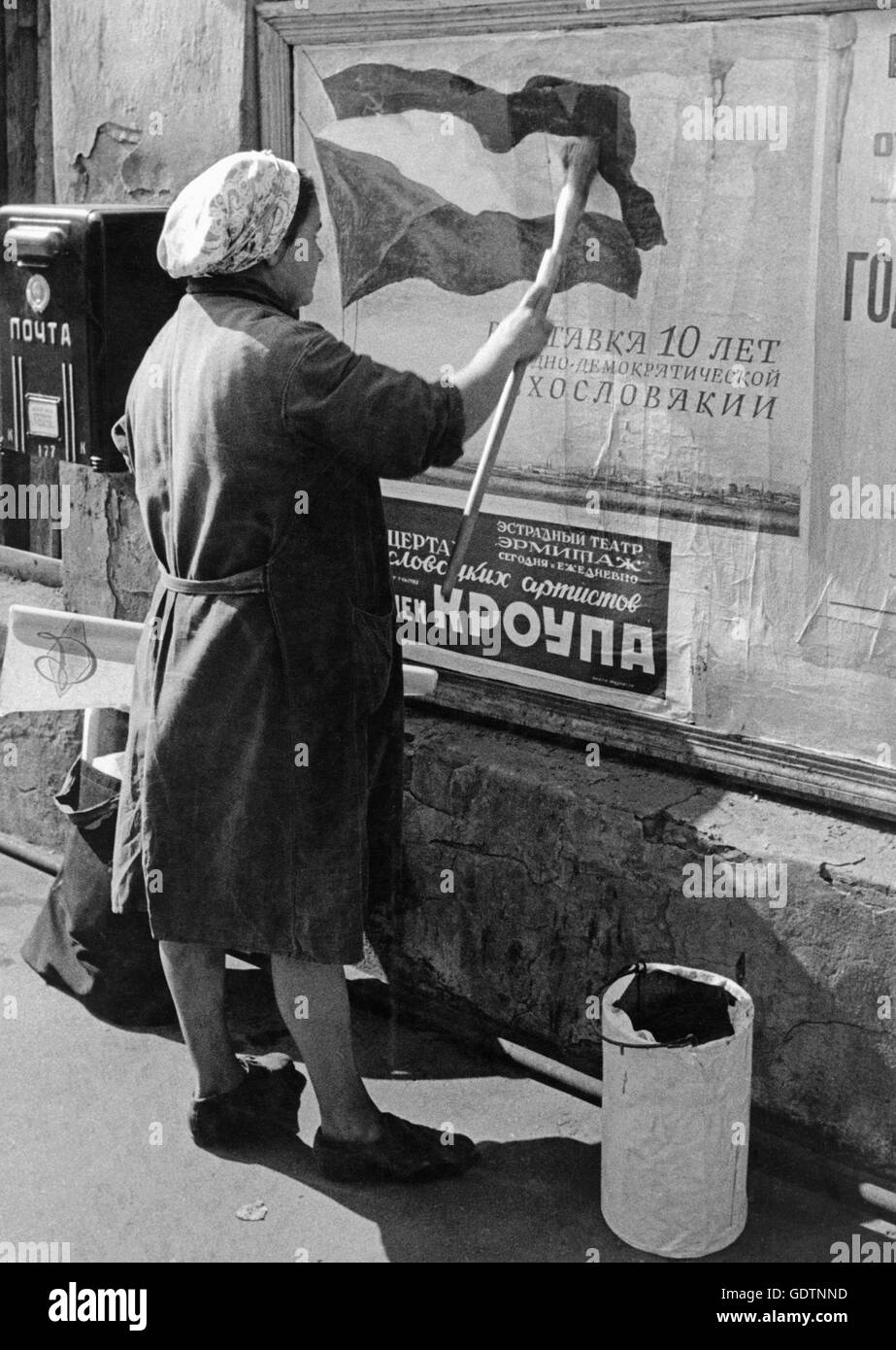 Billposter in Moscow, 1955 Stock Photo - Alamy