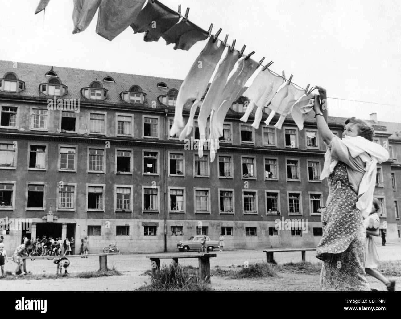 Refugees emergency Black and White Stock Photos & Images - Alamy