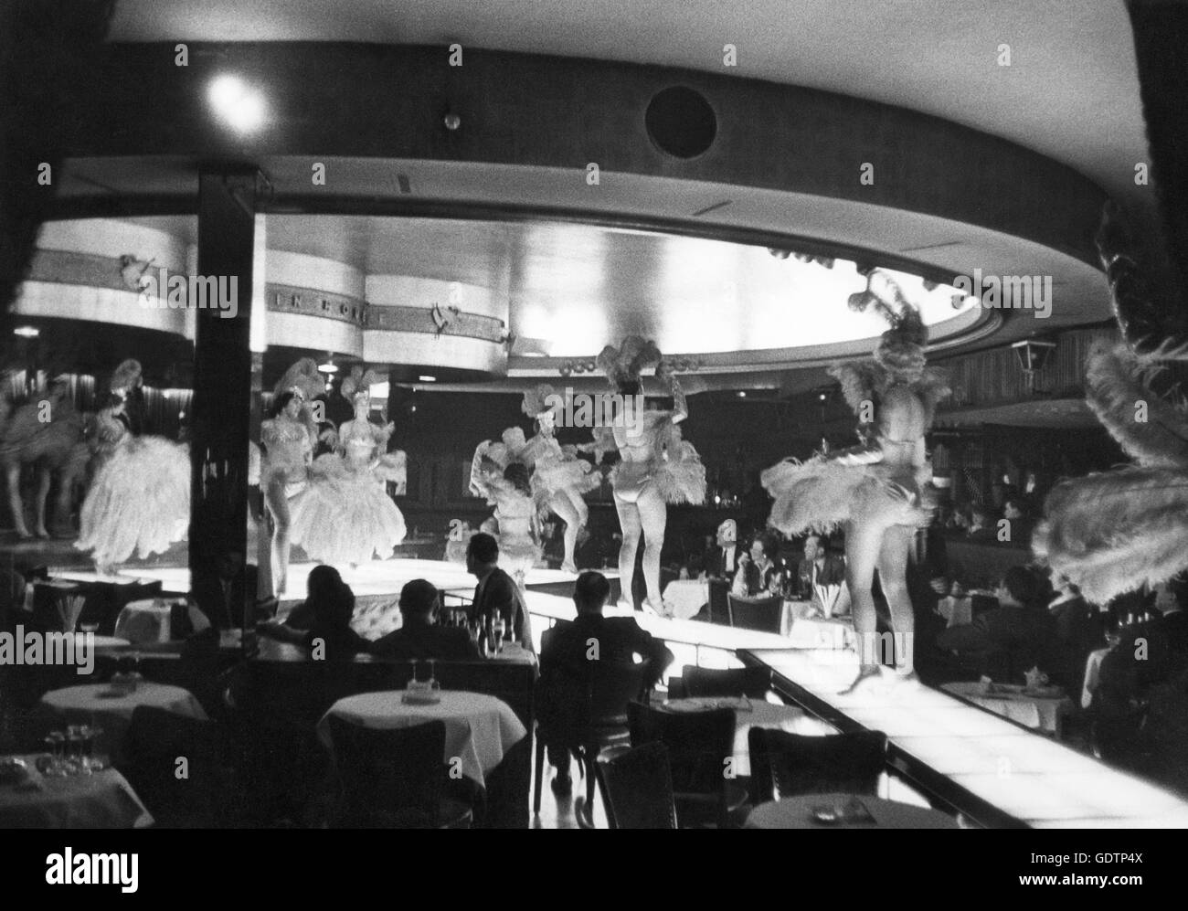 Revue dancer hi-res stock photography and images - Alamy