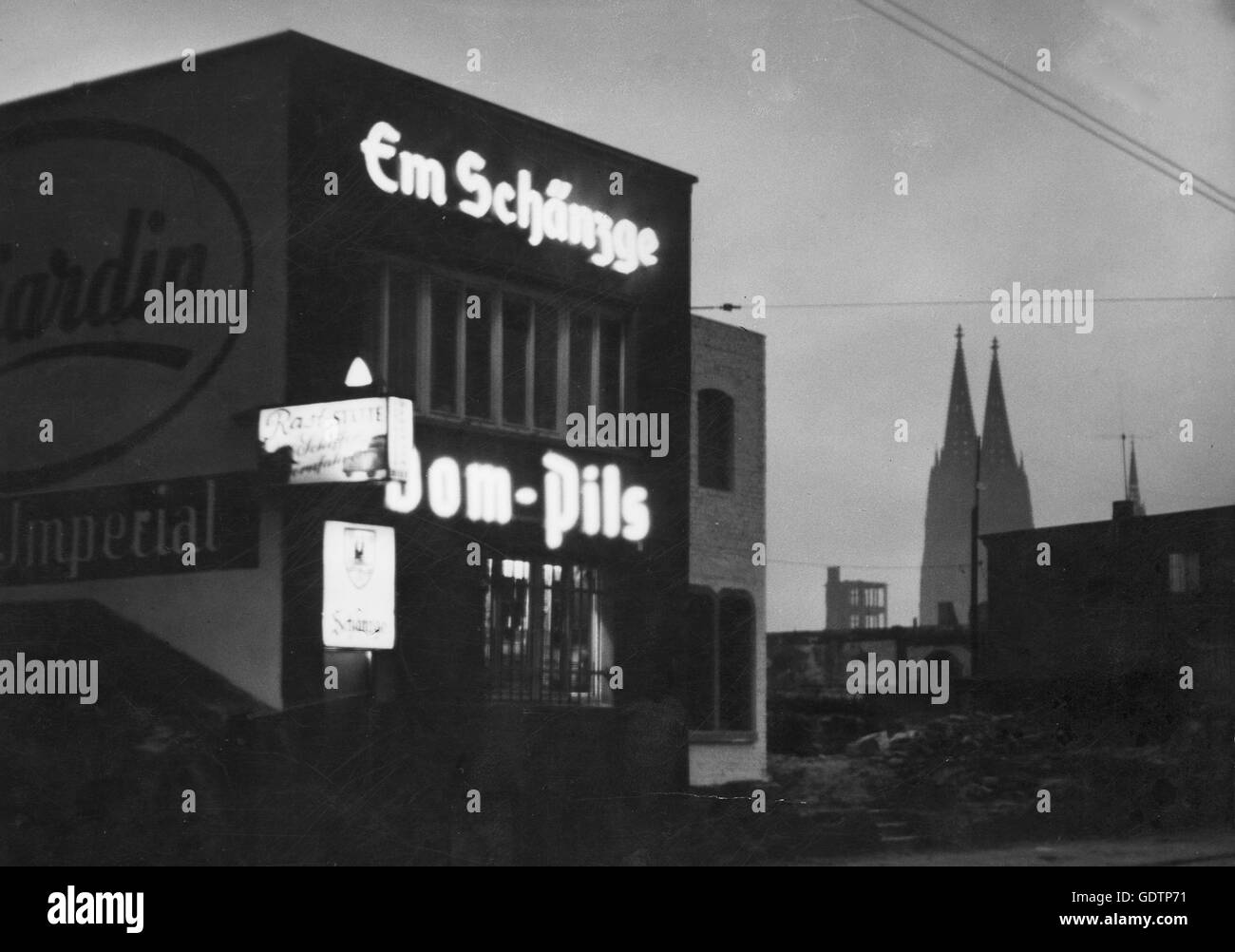 In night and the city (1950), hi-res stock photography and images - Alamy