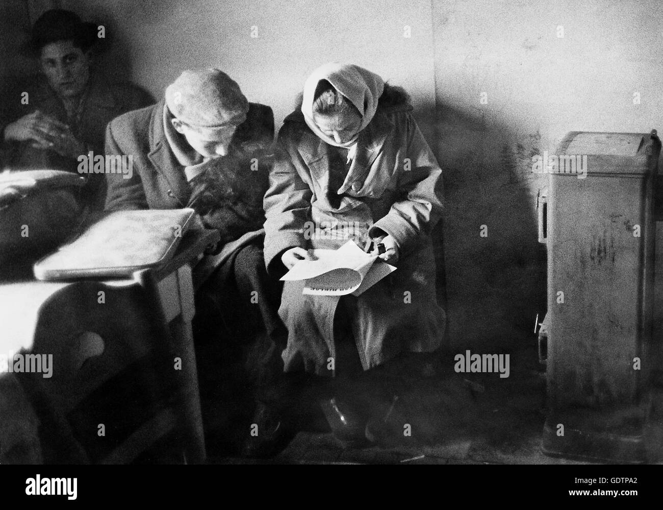 Refugee camp woman in Black and White Stock Photos & Images - Alamy