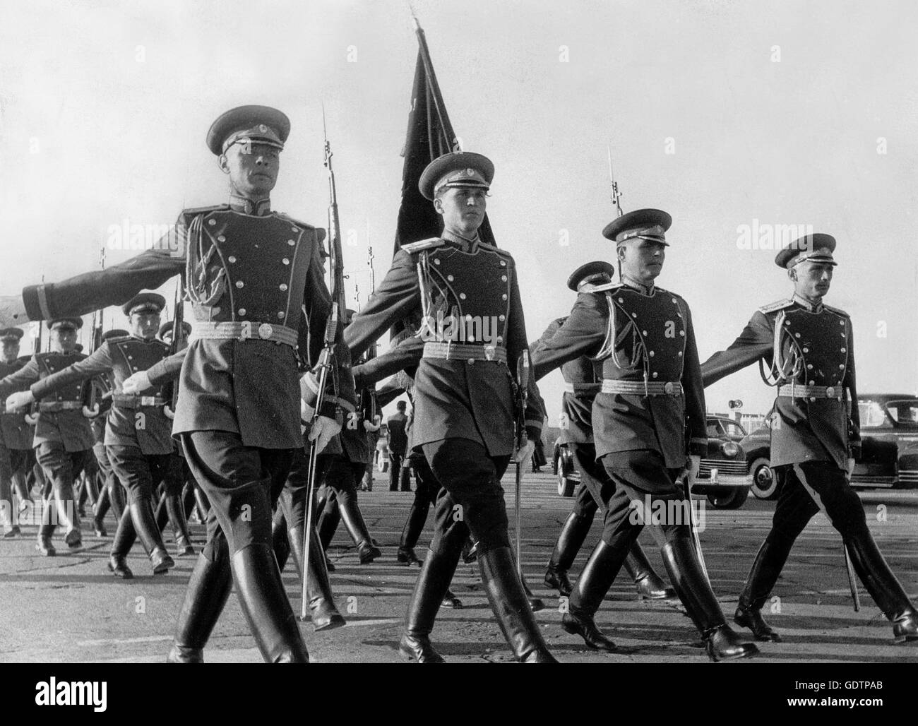 Soviet honor guard hi-res stock photography and images - Alamy