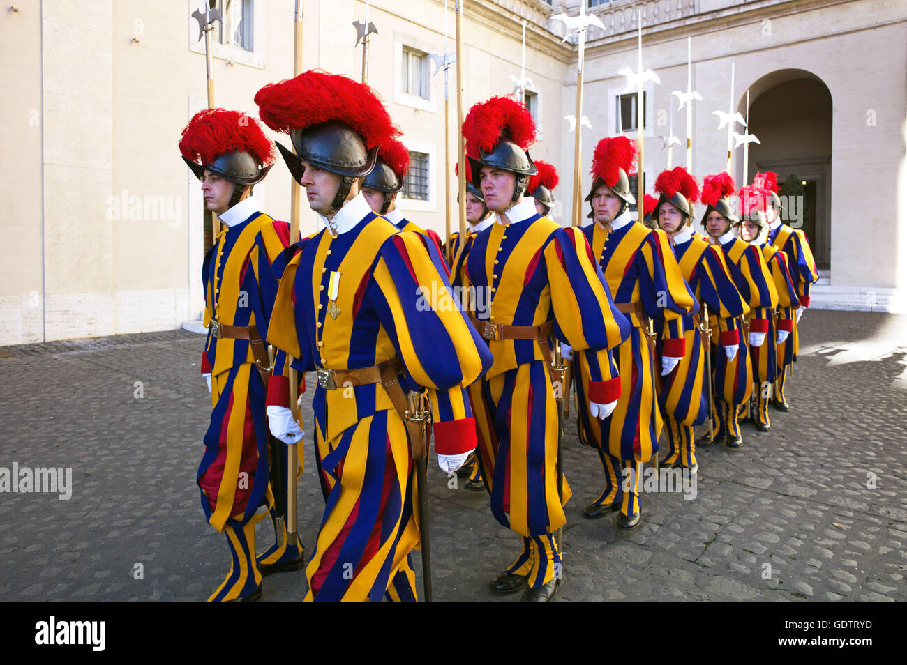 Guard of the swiss guard hi-res stock photography and images - Alamy
