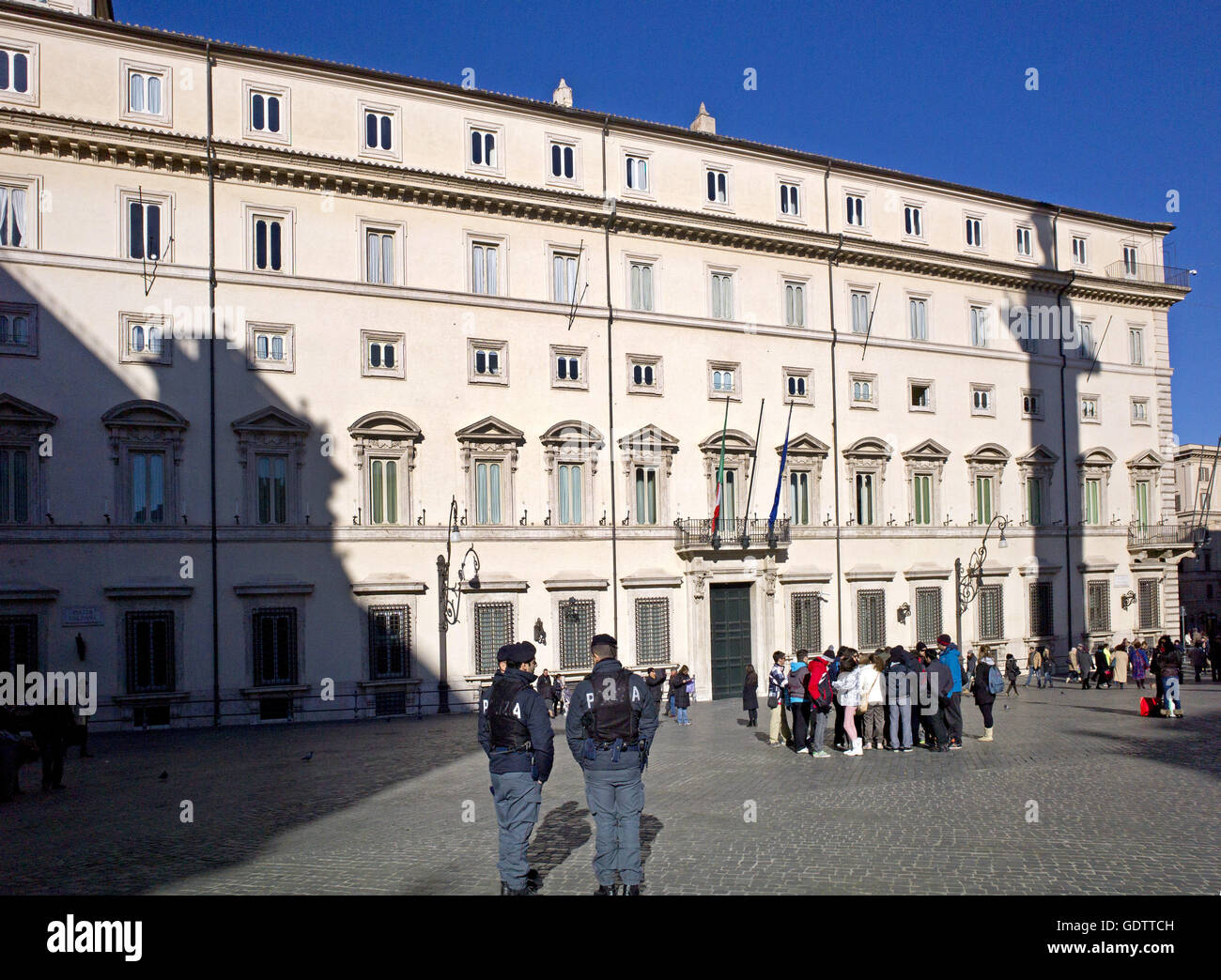 Palazzo chigi piazza colonna rome hi-res stock photography and images ...