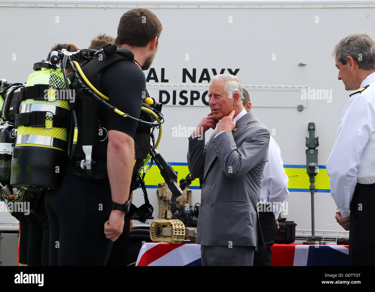 Royal navy bomb disposal unit hi-res stock photography and images - Alamy