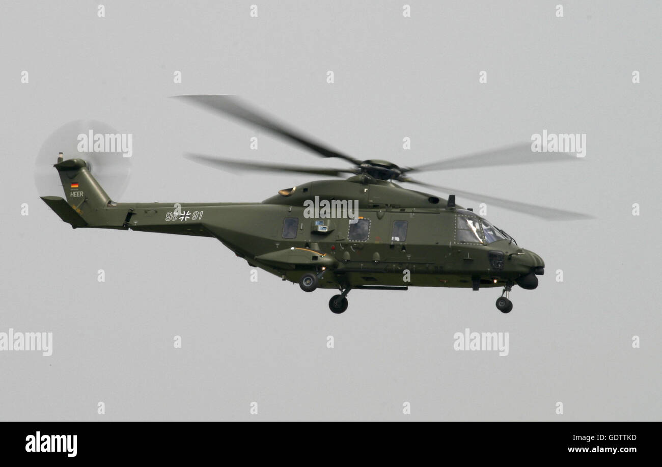 Nh90 flying hi-res stock photography and images - Alamy