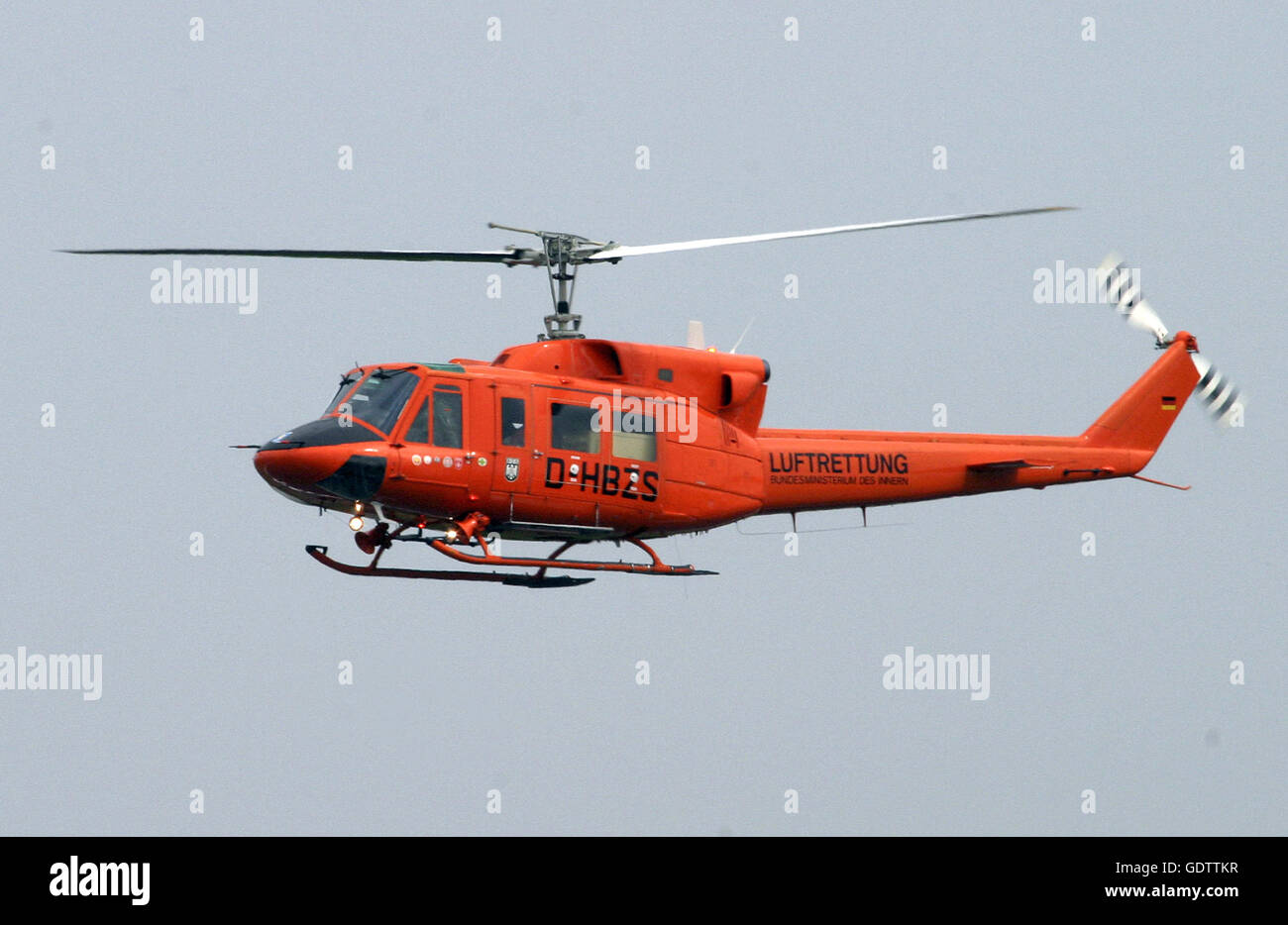 Bell helicopter rescue hi-res stock photography and images - Alamy