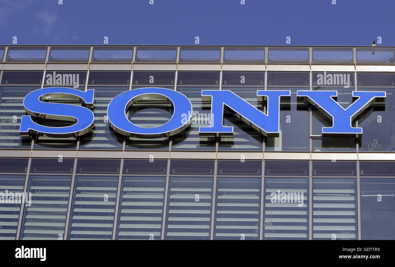 10 09 2003 sony logo on the sony center hi-res stock photography and ...